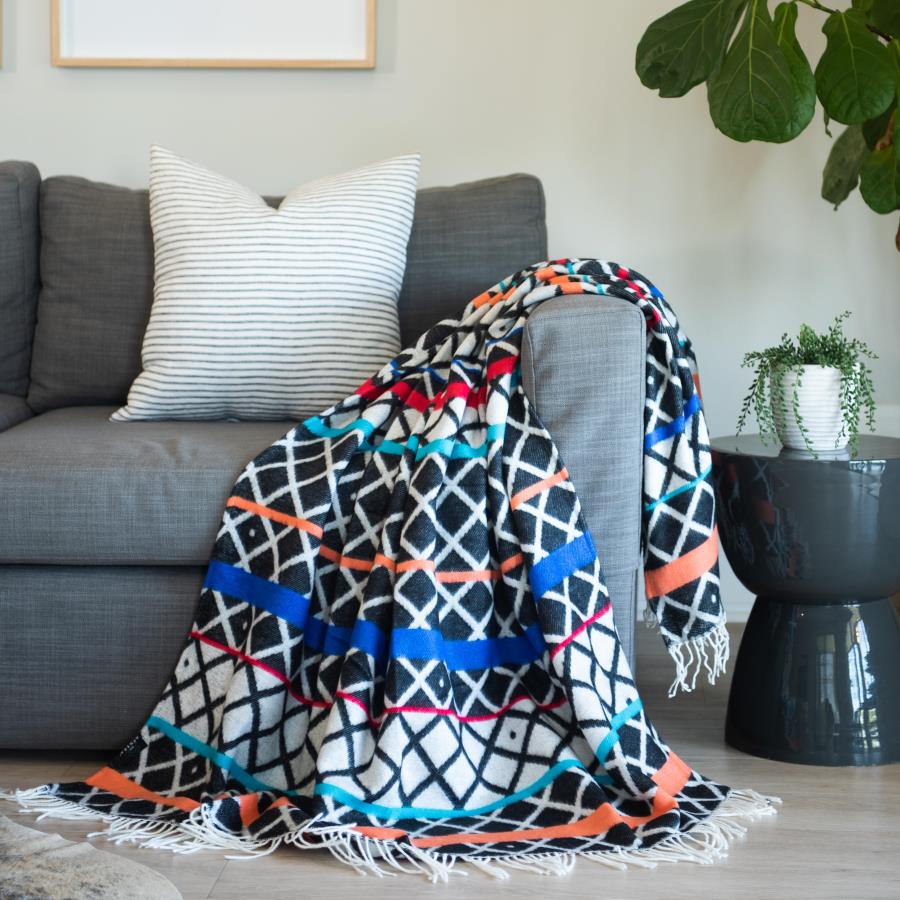 Xhosa - Ithumbu Black/Natural – Aranda Shap Shop